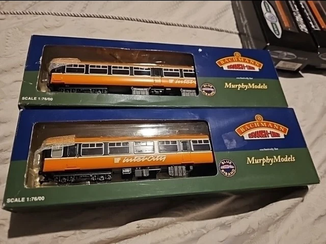 2 X BACHMANN Murphy Models Irish coaches in IE livery with Black Roof ...