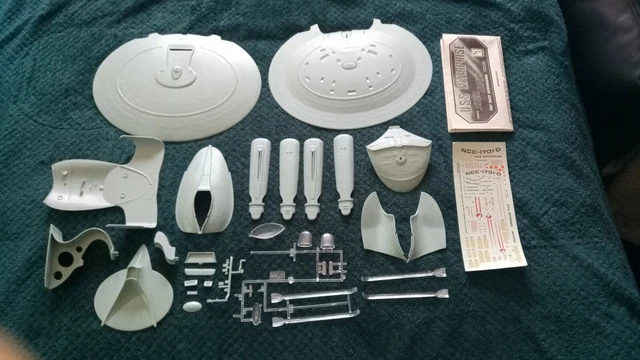 STAR TREK USS Enterprise NCC-1701-D 1:1400 Scale Model Kit AMT TNG ...