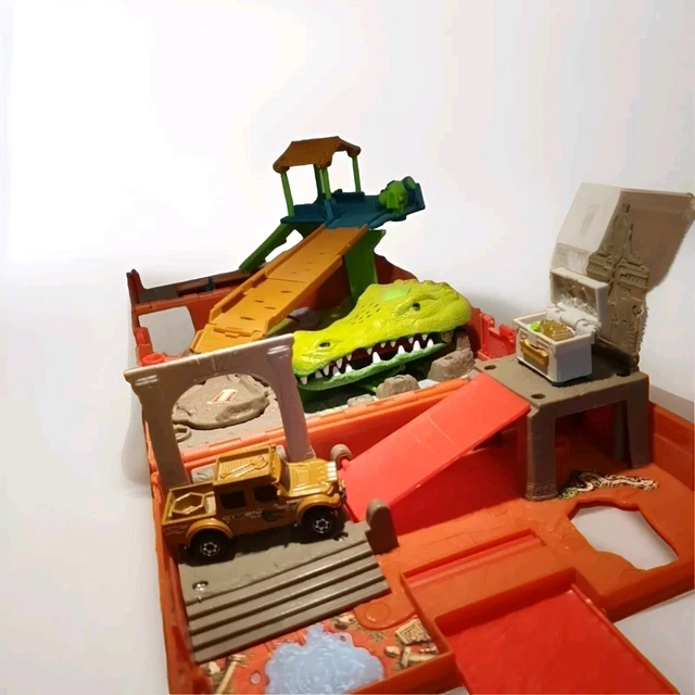 MATCHBOX CROC ESCAPE Pop Up Adventure Set Crocodile Folds Up With Car ...