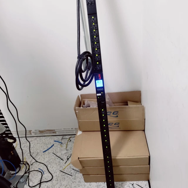 APC AP8932 RACK PDU, 2G, switched, 0U, 30A, 100V to 120V, 24 NEMA 5-20R ...