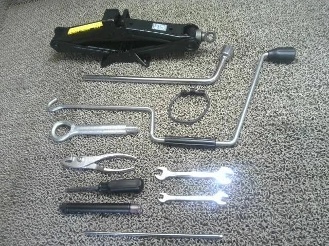 TOYOTA LEXUS LS 2007 DAA-UVF46 Toolkit [Used] [PA118334056] £163.00 ...