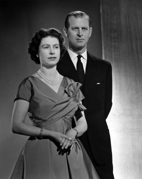 QUEEN ELIZABETH II And Prince Philip Duke Of Edinburgh Pose 11 1958 Old Photo $9.00 - PicClick AU