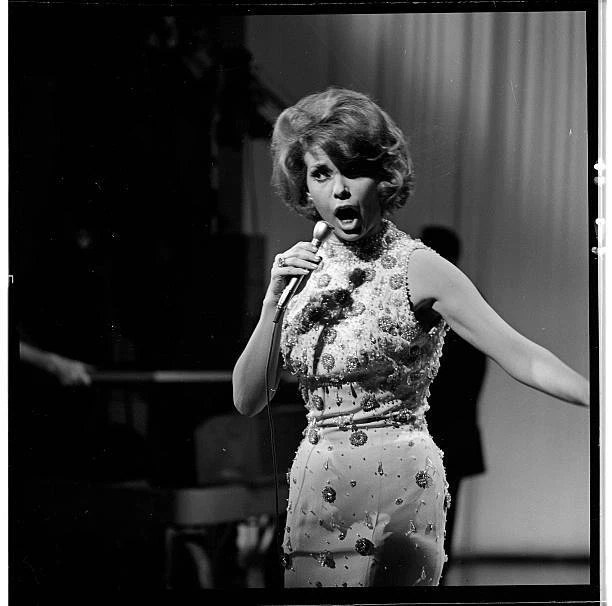 ABBE LANE PERFORMING on TV 1966 The Hollywood Palace Old Photo 17 EUR 6 ...