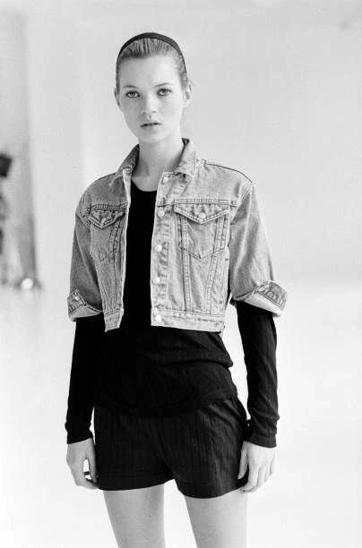 KATE MOSS MODEL in a Calvin Klein fashion show 1993 Old Photo 88 EUR 6 ...