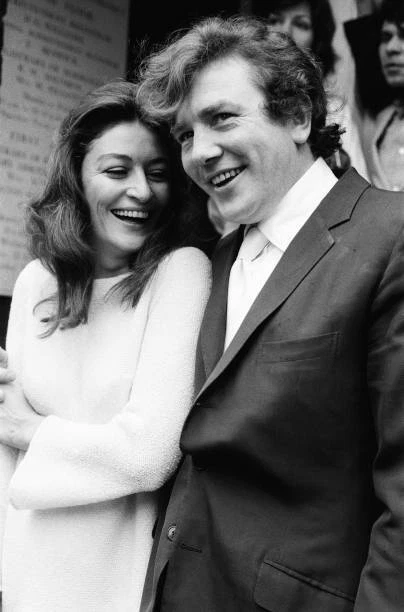 ALBERT FINNEY MARRIES French actress Anouk Aimee at Kensington reg ...