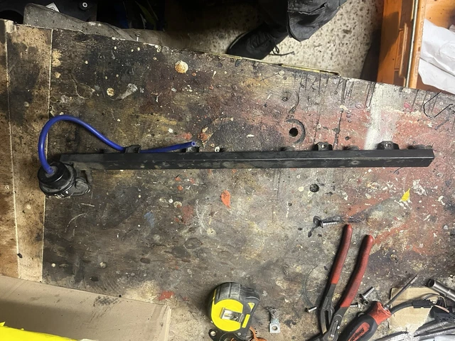 GENUINE BMW E30 E28 E23 E34 M20B20/M20B25 Fuel Injector Rail M20B23 £15 ...