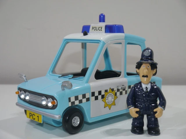 POSTMAN PAT TOYS Large Police Car & PC Arthur Selby Figure _ GT9 £12.99 ...