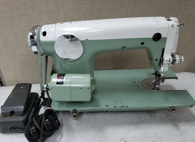 VINTAGE DRESSMAKER MODEL 850 Sewing Machine Powers on Made in Japan w ...