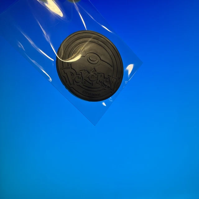 POKÉMON TCG MEGA Lucario Coin Exclusive Fall 2025 Collector Chest 2 ...