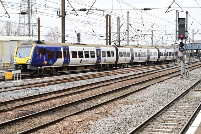 CLASS 331 NO 331007 in northern at doncaster £1.00 - PicClick UK