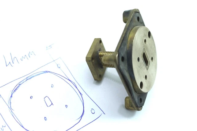 MICRO-ONDES FLEXIBLE WR42 Guide d'Ondes Or Enduit Bride Cloison Antenne ...