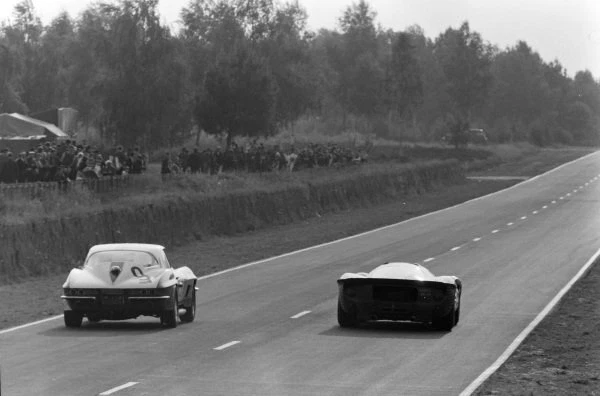 BOB BONDURANT & Dick Guldstrand Chevrolet Corvette Le Mans 1967 Old ...