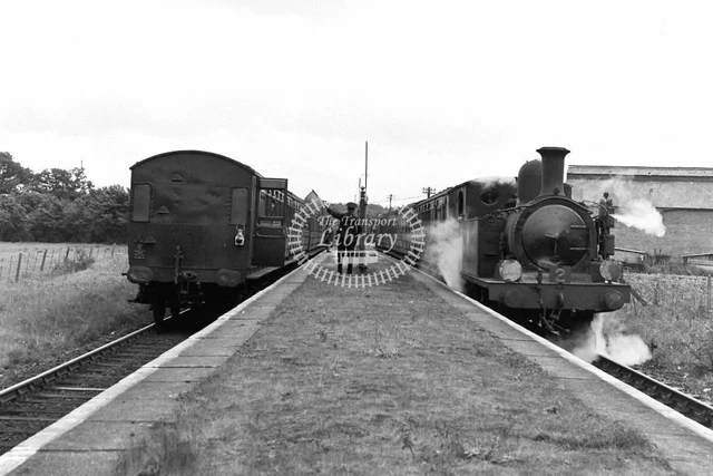 PHOTO BRITISH RAILWAYS Steam Locomotive BR ex SR O2 Calbourne 24 Haven ...
