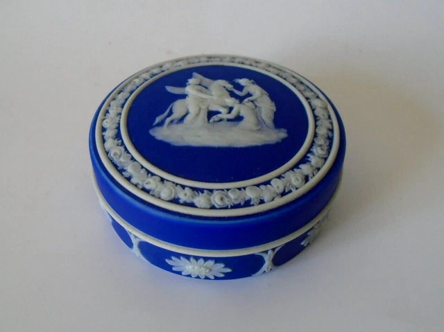 ANTIQUE WEDGWOOD PORTLAND Blue Dip Jasperware Lidded Tooth Powder Pot ...