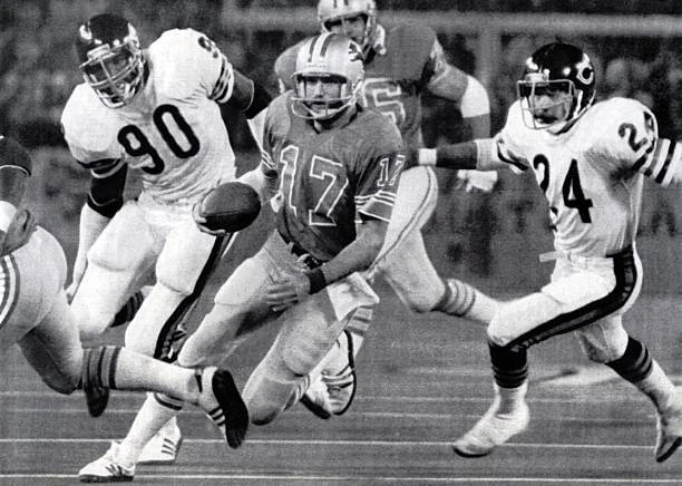 QUARTERBACK ERIC HIPPLE Of The Detroit Lions Runs Past 1 Old Football ...