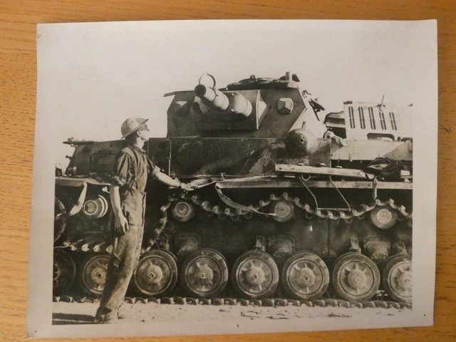 WW2 AN ORIGINAL photo of captured German Panzer III 3 Tank bullet holes ...