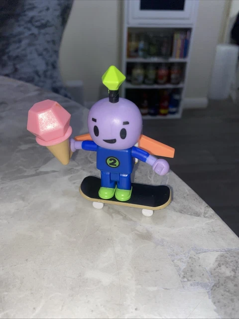 ROBLOX ROBOT 64: Beebo FIGURE Extremely Rare With Accessories £14.99 ...