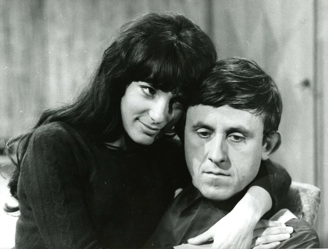 BERNADETTE LAFONT CHRISTIAN Marin "Les Pigeons De Notre-Dame" Photo Cp ...