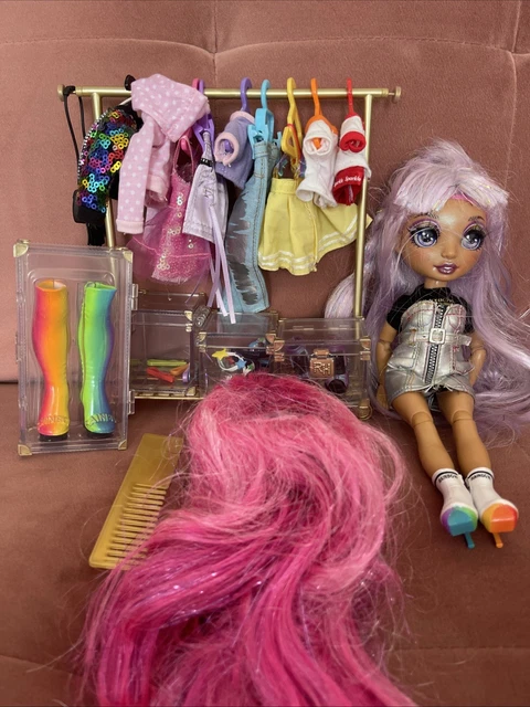 MGA ENTERTAINMENT RAINBOW High Fashion Studio Puppe mit Kleidung EUR 55 ...