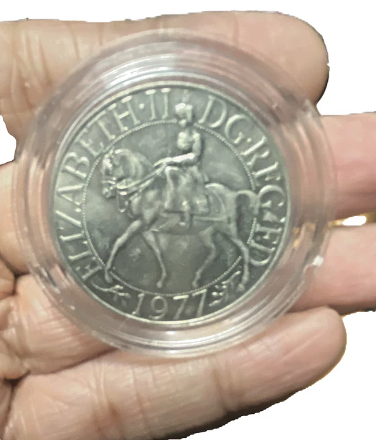 GEDENKMÜNZE ZUM SILBERNEN Thronjubiläum von Königin Elizabeth II. 1977 ...