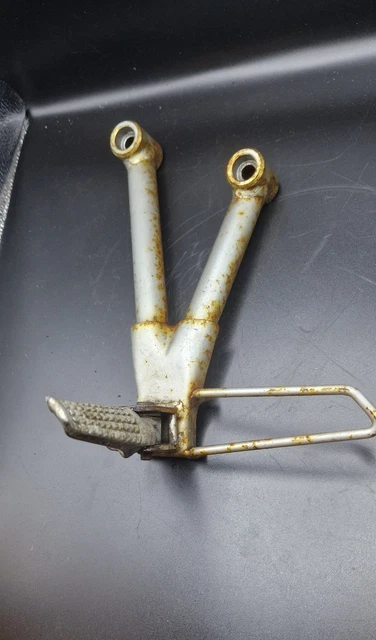 SUZUKI BANDIT MK2 600 L/H Pillion Footrest £23.00 - PicClick UK