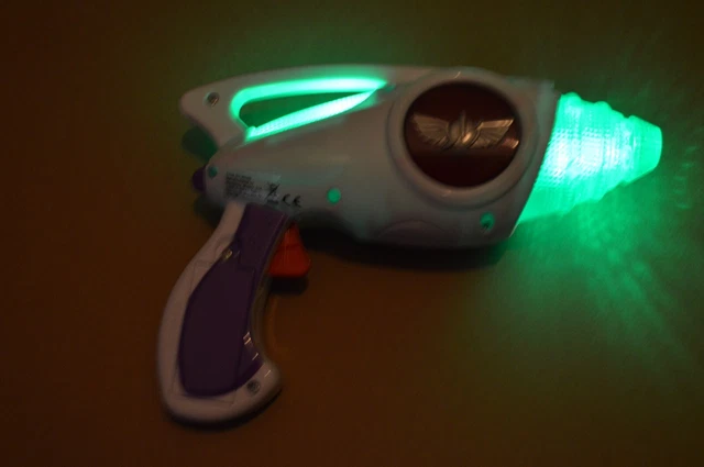 DISNEY TOY STORY Talking Buzz Lightyear +Blaster Laser Gun light ...