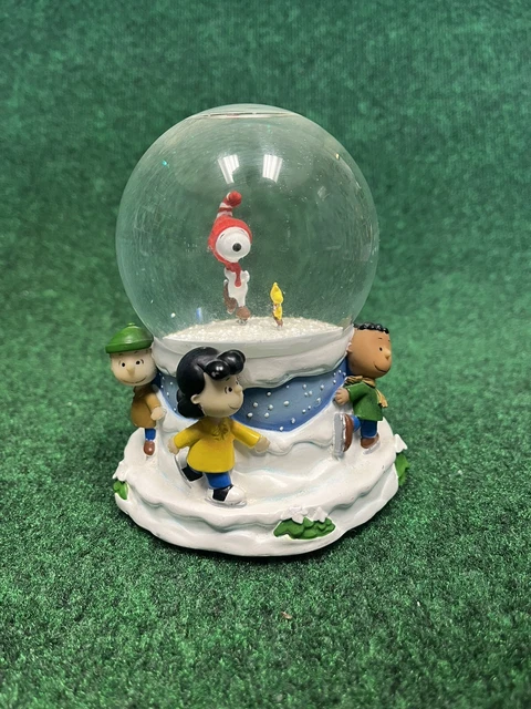 PEANUTS SNOOPY LINUS and Lucy Musical Motion Snow Globe Christmas ...