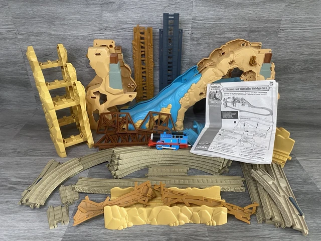 TOMY THOMAS & Friends Trackmaster Motorized Thomas at Tumblin Bridge ...