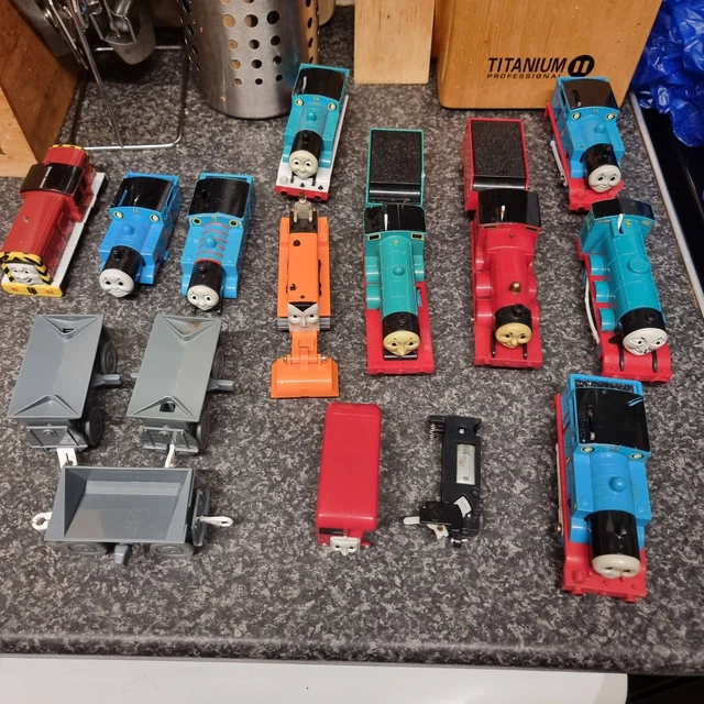 TOMY TRACKMASTER THOMAS The Tank Engine Trucks & Carriages x 15 Items ...