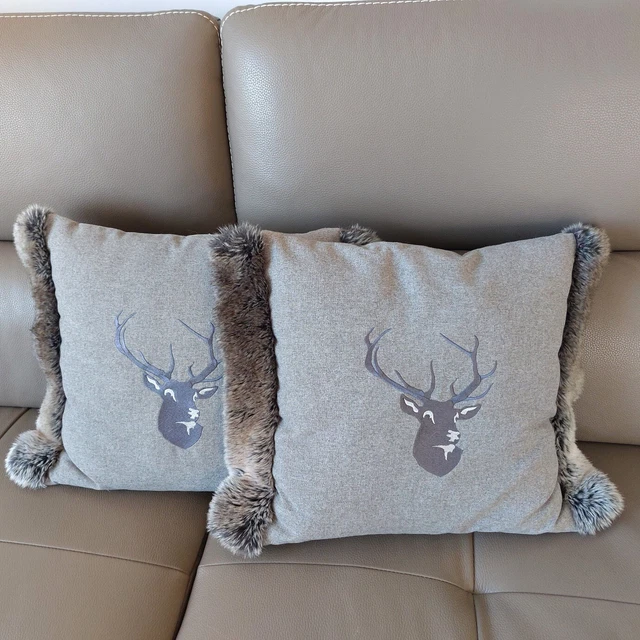 STEEN DESIGN 2X Edles besticktes Chalet Kissen in grau, Hirsch ...