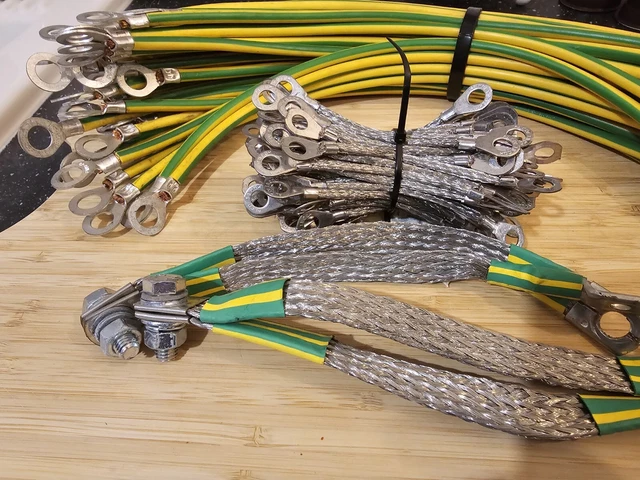 EARTHING STRAPS (LINKS) 45x 10mm Insulated ~350mm 10mm Lugs + 75x ...