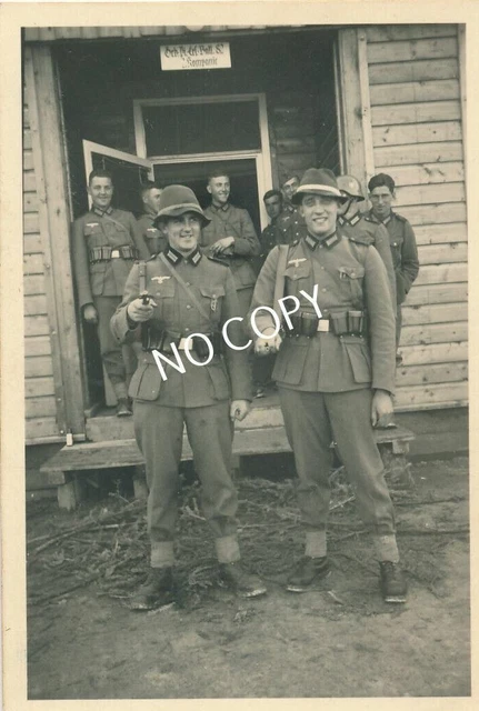 FOTO WK II Gebirgs-Pionier-Battailon 82 Soldaten vor Quartier Norway F1 ...