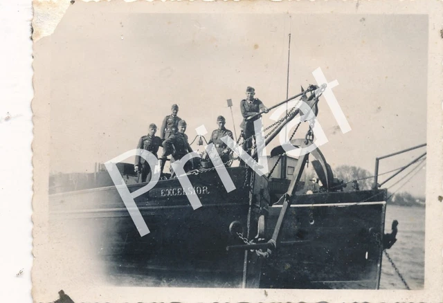 FOTO WK2 KRANKENTRANSPORT Abteilung Soldaten Rhein Kahn Excelsior M1.48 ...