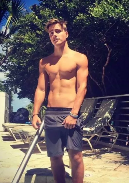 Shirtless Male Athletic Hunk Muscular Pool Guy Jock Dude Photo 4x6