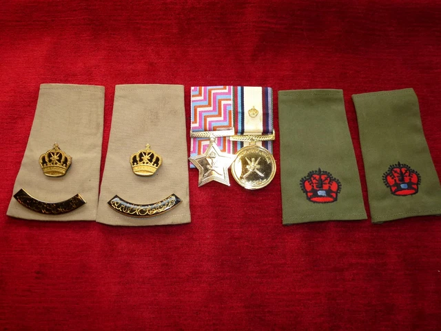 SULTANATE OF OMAN Army Medals & Officers Rank Epaulettes £29.99 ...