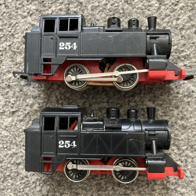 HORNBY R254 INTERNATIONAL 0-4-0T tank OO GAUGE. Set Of 2 Vintage Trains ...