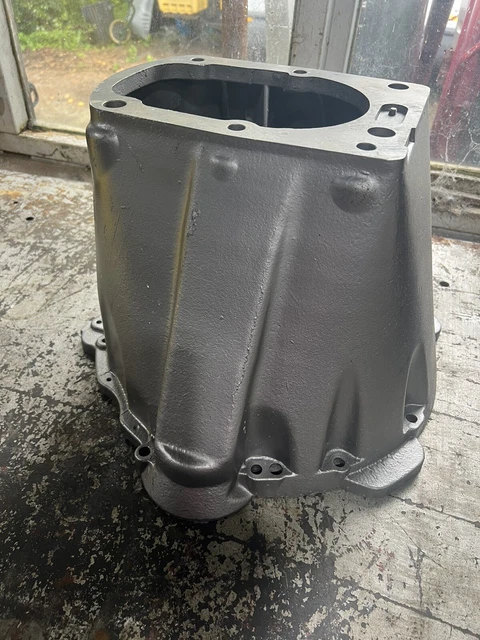 LAND ROVER LT85 (Santana) V8 Gearbox Bell Housing. £180.00 - PicClick UK