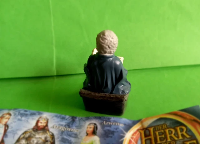 LORD OF THE Rings toy 2003 Hobbit Bilbo writing in book Lovely cake ...