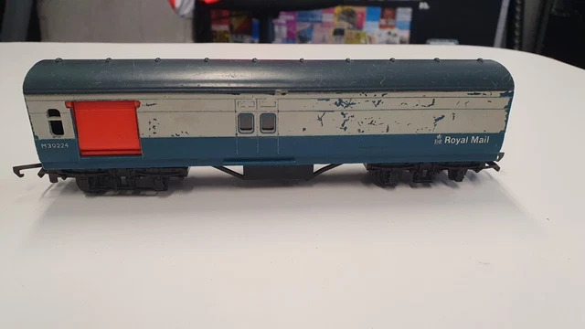 TRIANG R402 OO scale BR Royal Mail TPO Blue/Grey Coaches Missing wheels ...