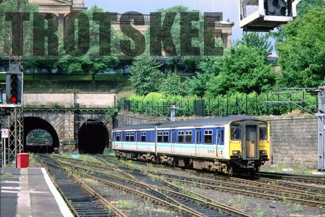 35MM SLIDE BR British Rail Diesel DMU Class 150 285 Edinburgh 1993 Orig ...