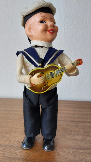 MAX CARL MATROSE mit Gitarre und Schlüßel Aufziehen mechanisch Uhrwerk ...