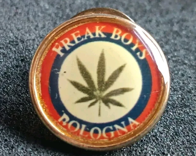 SPILLA PINS DISTINTIVO Stemma Simbolo Badge Logo Crest Ultras Bologna Freak Boys EUR 20,00 ...