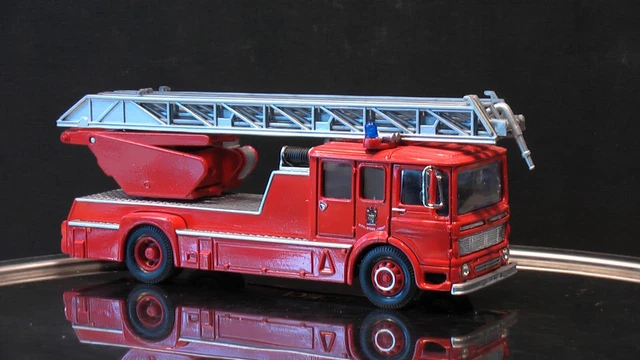 FEUERWEHR FIRE ENGINE Pompiers Corgi 97352 AEC Turntable Ladder 1:50 ...