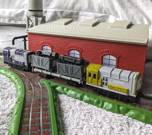 ERTL THOMAS THE Tank Engine & Friends Splatter & Dodge With Scrap ...