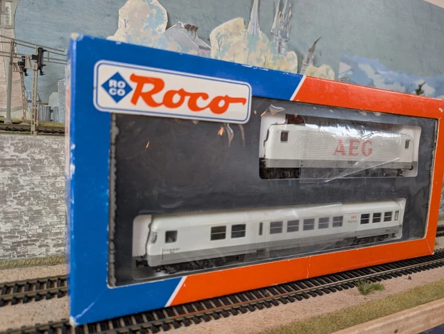 ROCO 43075 HO DC E-Lok BR 143 001-6 AEG White Lady mit Messwagen N ...