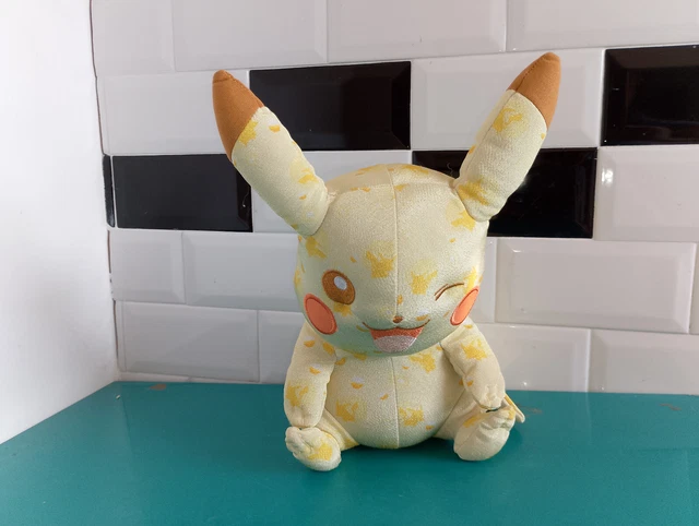 0203253 PELUCHE DOUDOU 20cm pokémon pikachu tomy 20th Anniversaire EUR ...