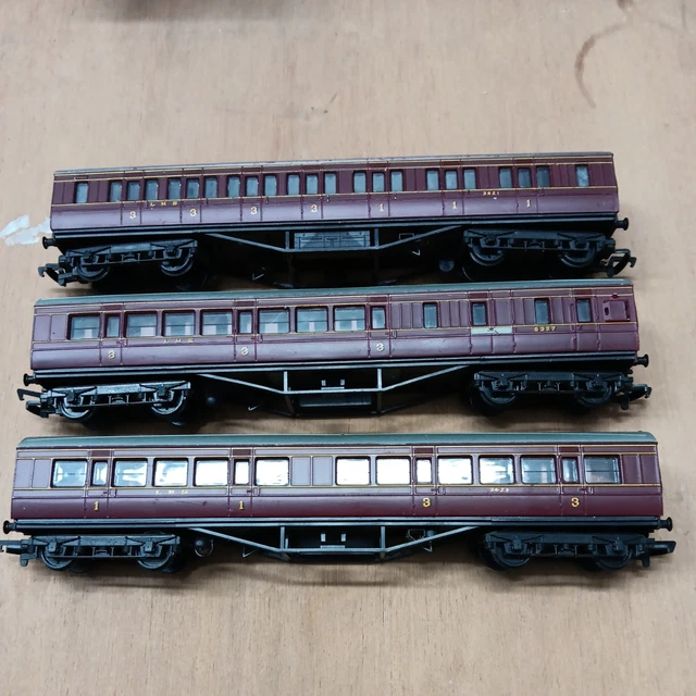 MAINLINE OO SCALE LMS Corridor Coaches X3 £16.13 - PicClick UK