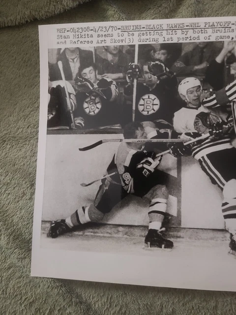 1970 NHL HOCKEY Photo Stan Mikita Johnny Mckenzie Chicago Blackhawks ...