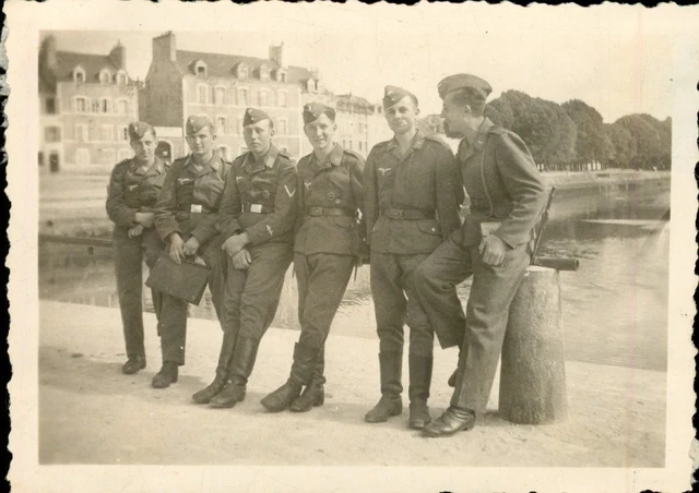 WK2 FOTO WEHRMACHT Soldaten Promenade in Vannes Frankreich EUR 9,99 ...