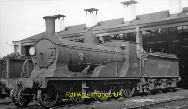 RAILWAY PHOTO - Ex-LSW 4-4-0 at Feltham Locomotive Depot c1947 £2.00 ...
